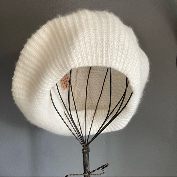 Aris | Accessories | Vintage Cream Beret Beanie Hat | Poshmark